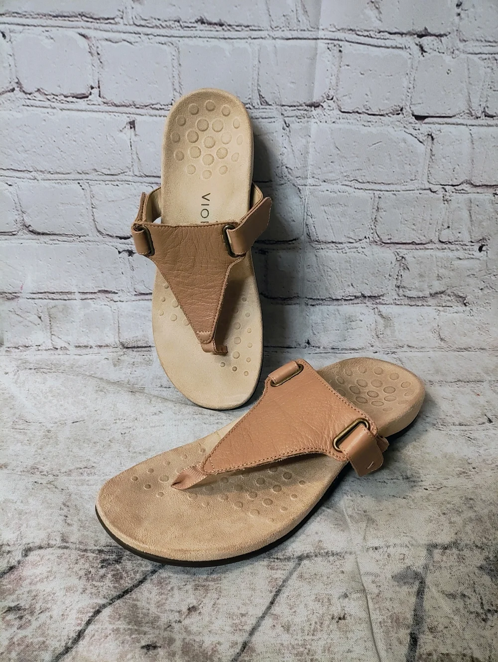 Vionic | Shoes | Vionic Wanda T Strap Supportive Sandals Beige Macaroon ...